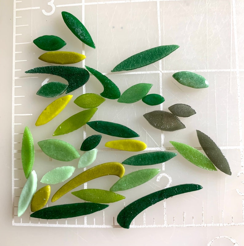 COE 96 Fused Glass Leaves, Petals, Mixed Size, Mixed Greens - Pack of ...