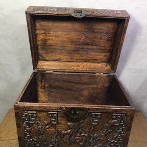 Chinese Antique Handcrafted Natural Rosewood Exquisite Pattern Treasure ...