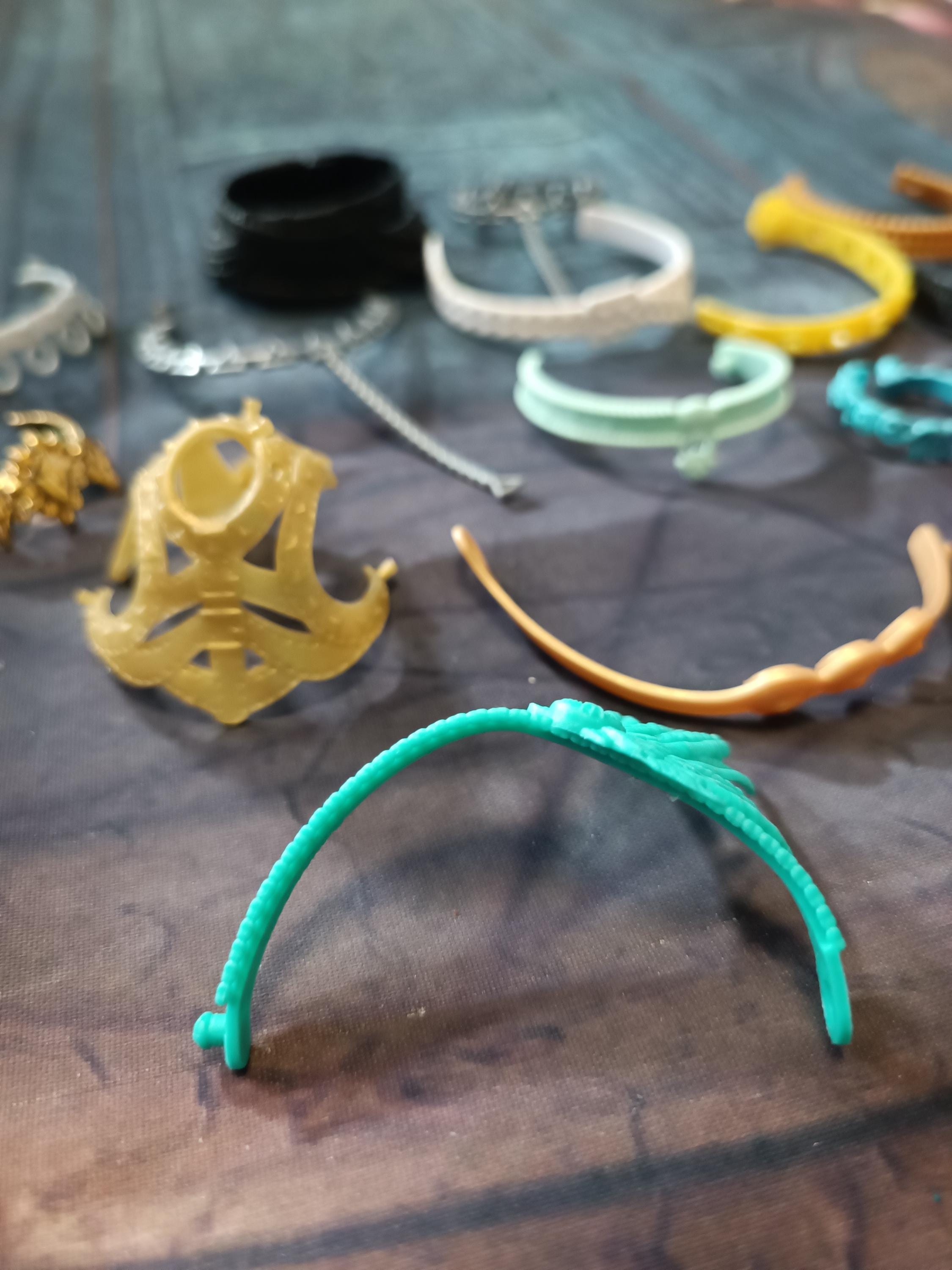 Monster High Doll Accessories Lot - Belts/ Signature/ Collectibles ...