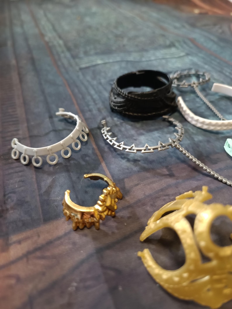 Monster High Doll Accessories Lot - Belts/ Signature/ Collectibles ...