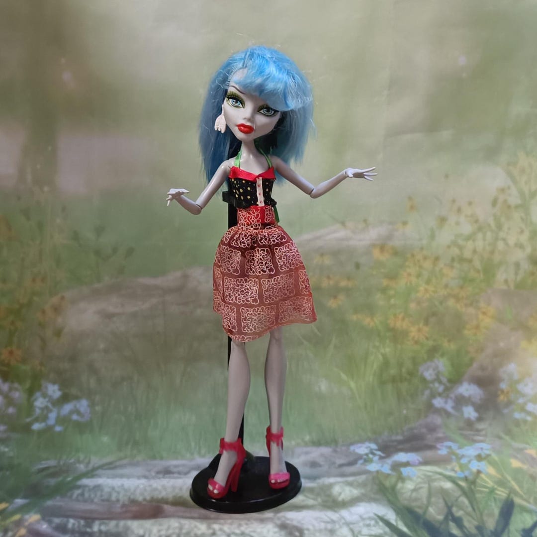 Monster High Doll Ghoulia Yelps/ Skull Shores/ Collectibles / Rare ...