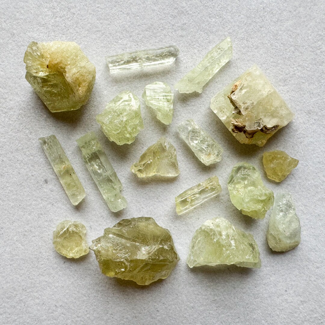 You Pick Rough Raw Green Yellow Hiddenite Stones Healing Crystals ...