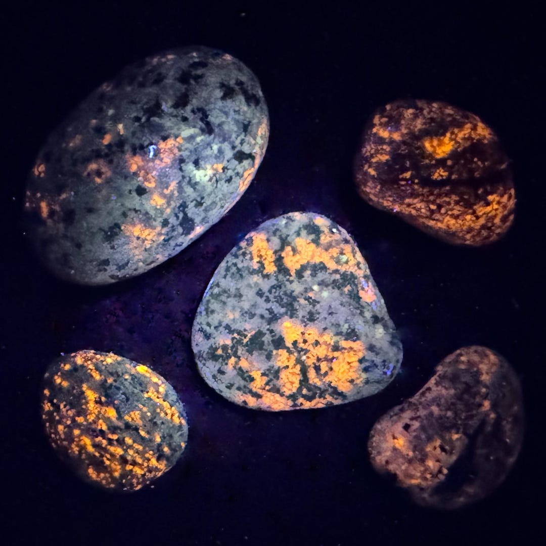 Rough/raw Yooperlite Emberlite Stones, Pebbles, Healing Crystals ...
