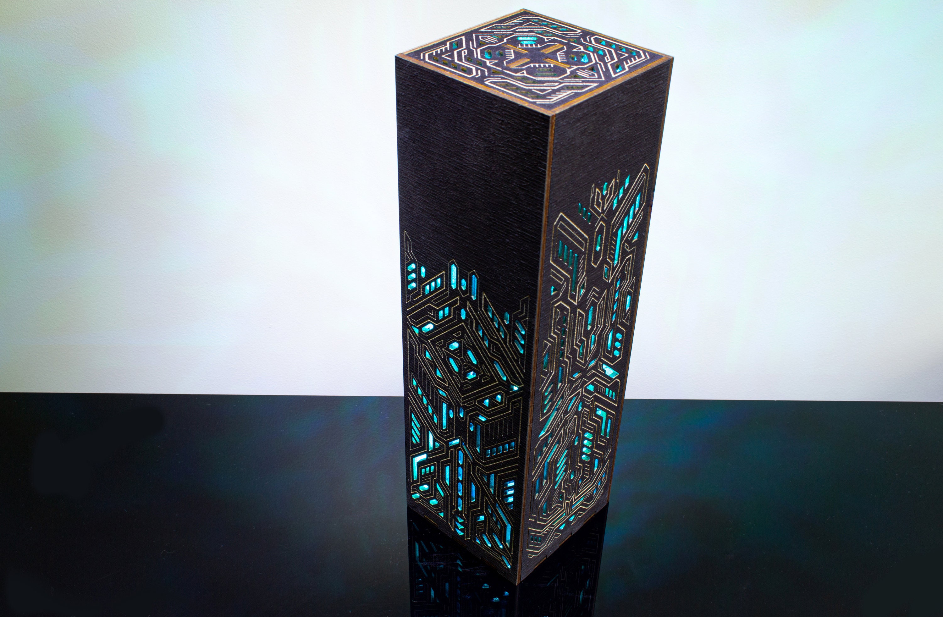 Futuristic Table Lamp | Cyber Lamp for Gaming Room | Sci-fi Circuit ...