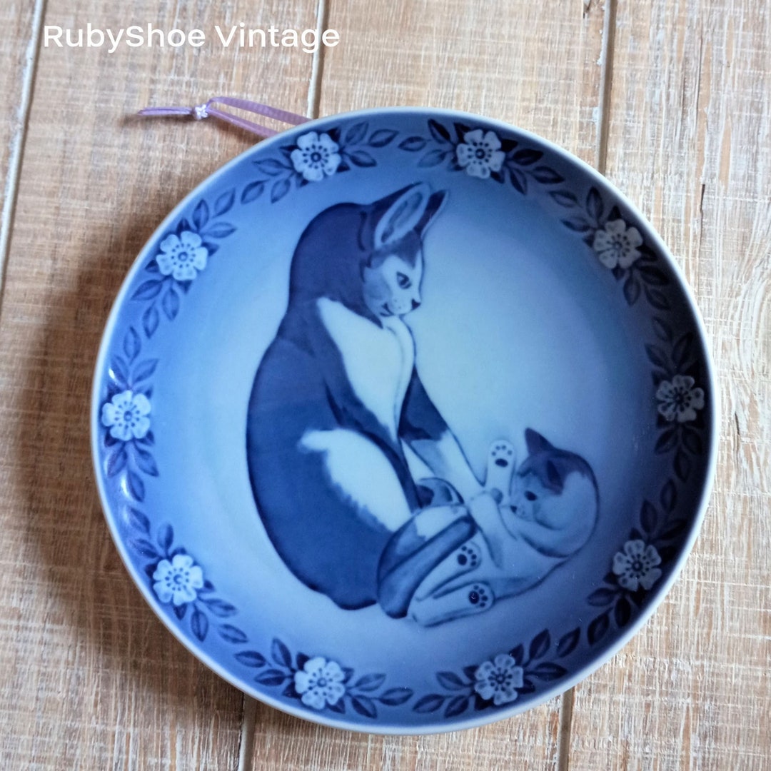 Cat Lover's. Mother Cat and Kitten. Blue and White Plate. Royal ...