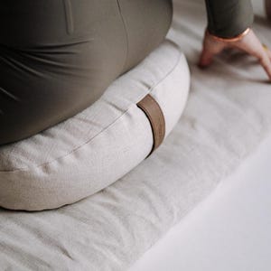 2-in-1 Meditation Mat & Yoga Bolster | Adjustable Thickness With ...