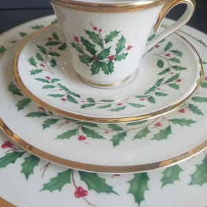 Lenox Holiday Collection. Porcelain Place Setting 4 Piece. Christmas ...