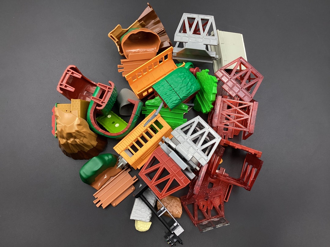 500 Gram of Thomas Train Toy Structures Wind-up Ver. , Genuine | Cave ...