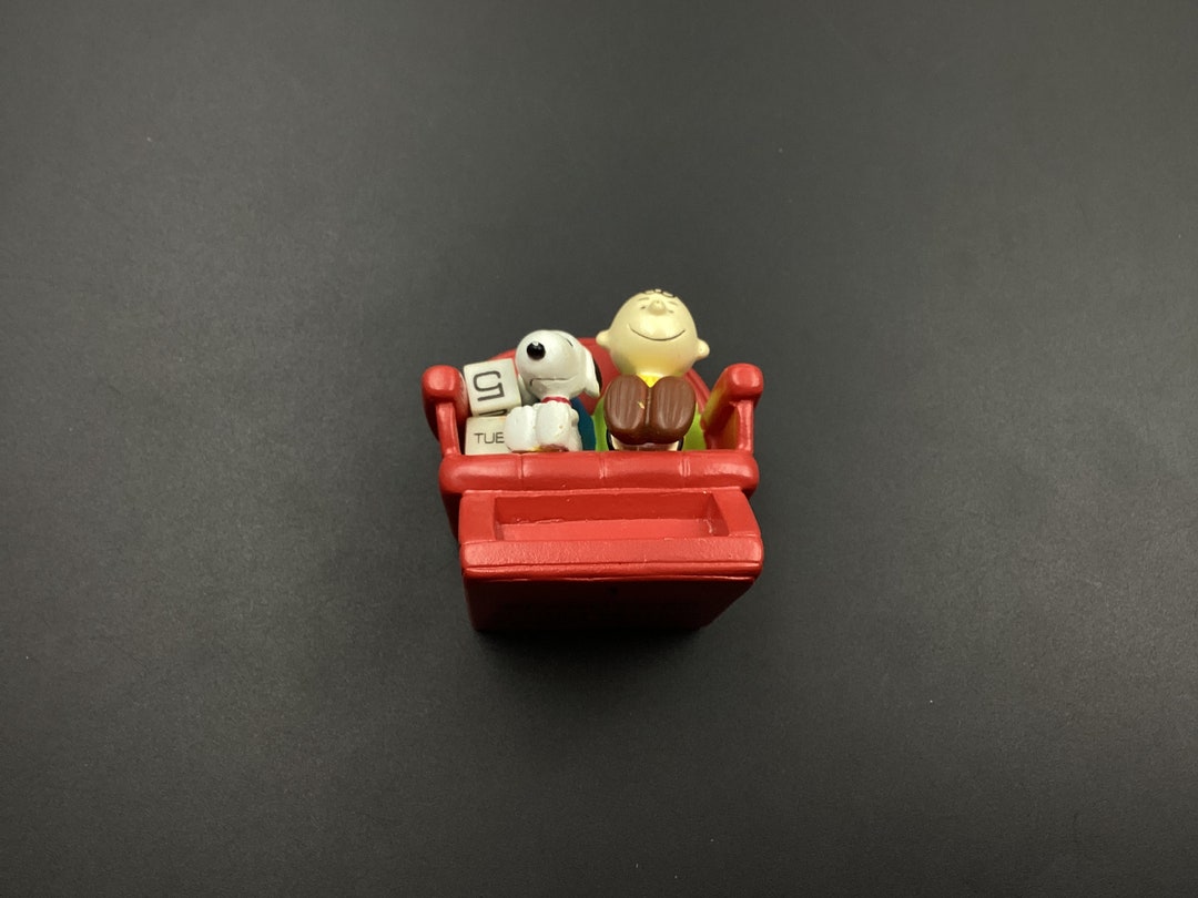 SKU MF F62 | Snoopy Sit Sofa Figure Resin Peanuts Collection Mini ...