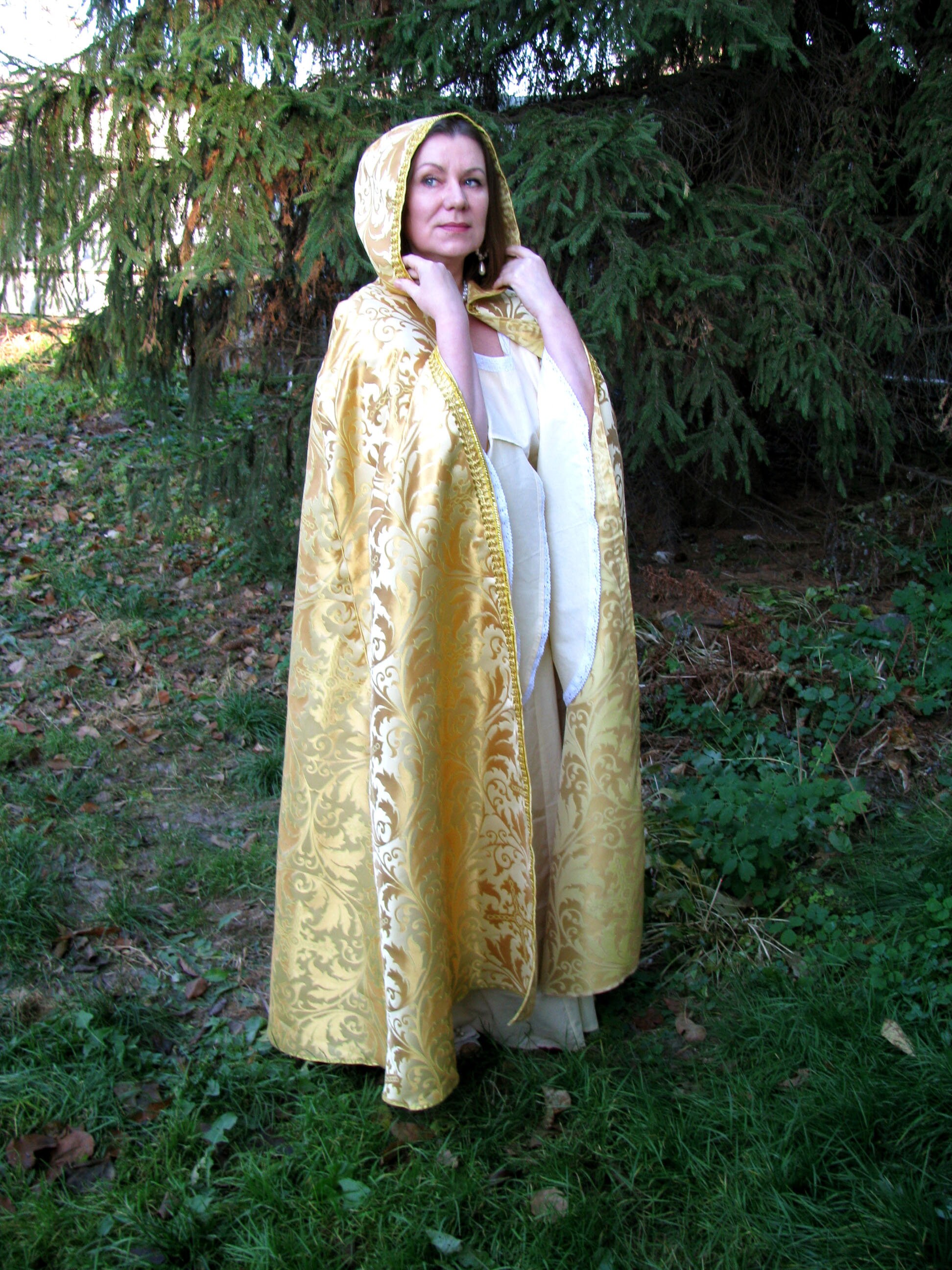 Golden Jaquard Queen's Cloak Royal Hooded Cape With Beautiful Braid ...