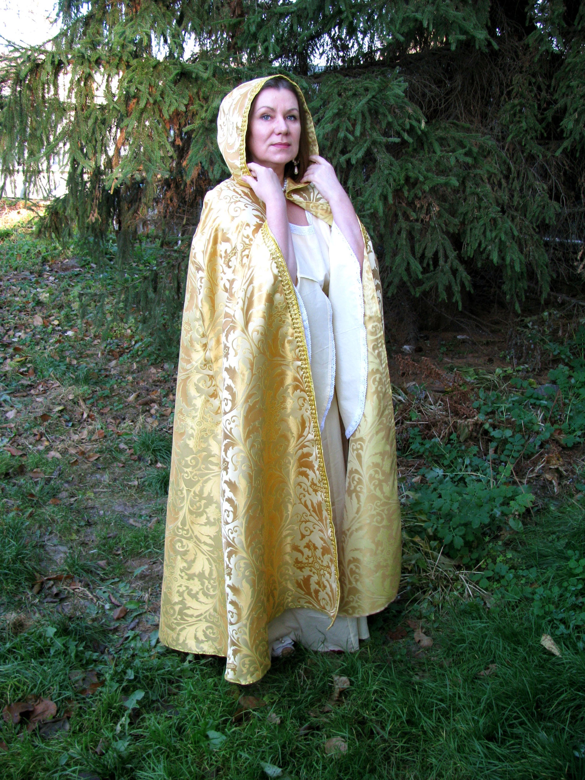 Golden Jaquard Queen's Cloak Royal Hooded Cape With Beautiful Braid ...