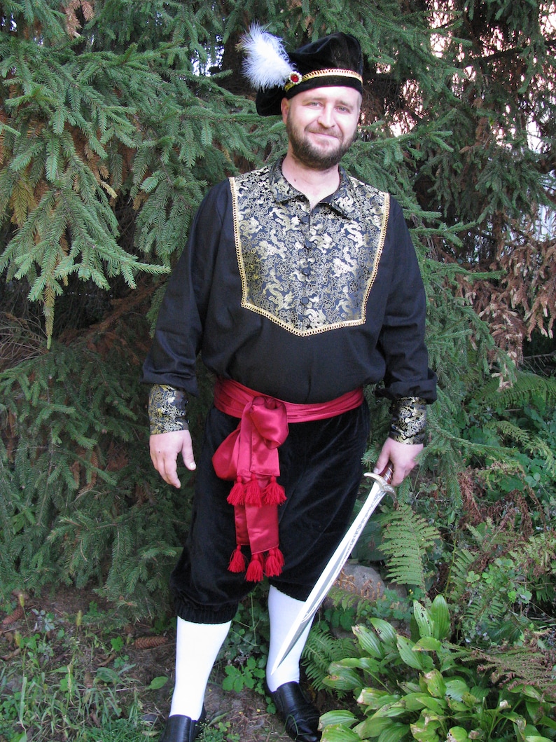 Black Medieval Hat With Feathers and Red Brooch Renaissansse Velvet ...