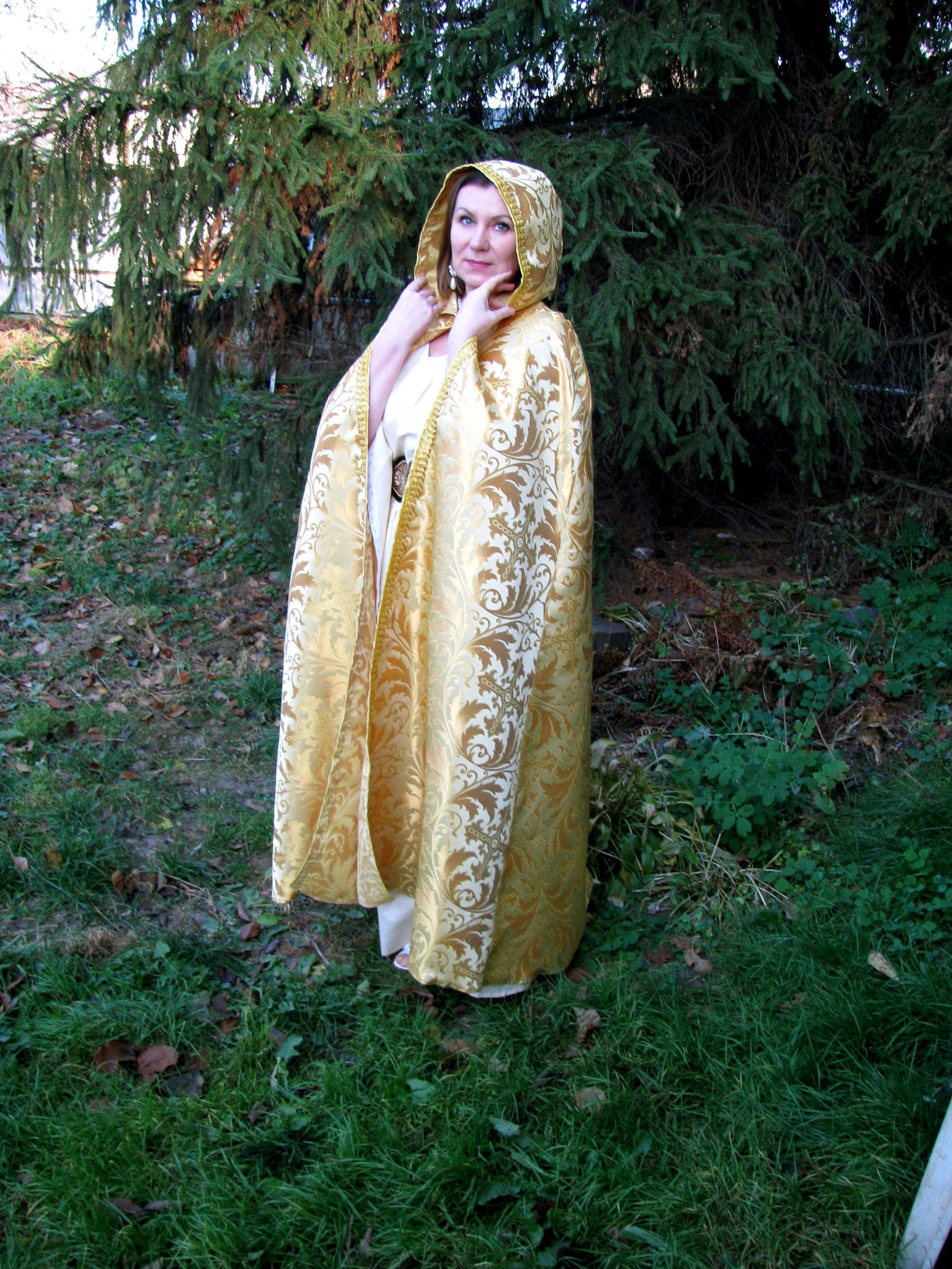 Golden Jaquard Queen's Cloak Royal Hooded Cape With Beautiful Braid ...
