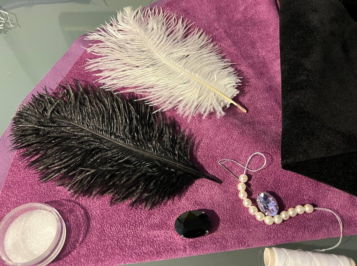 Black Medieval Hat With Feathers and Red Brooch Renaissansse Velvet ...