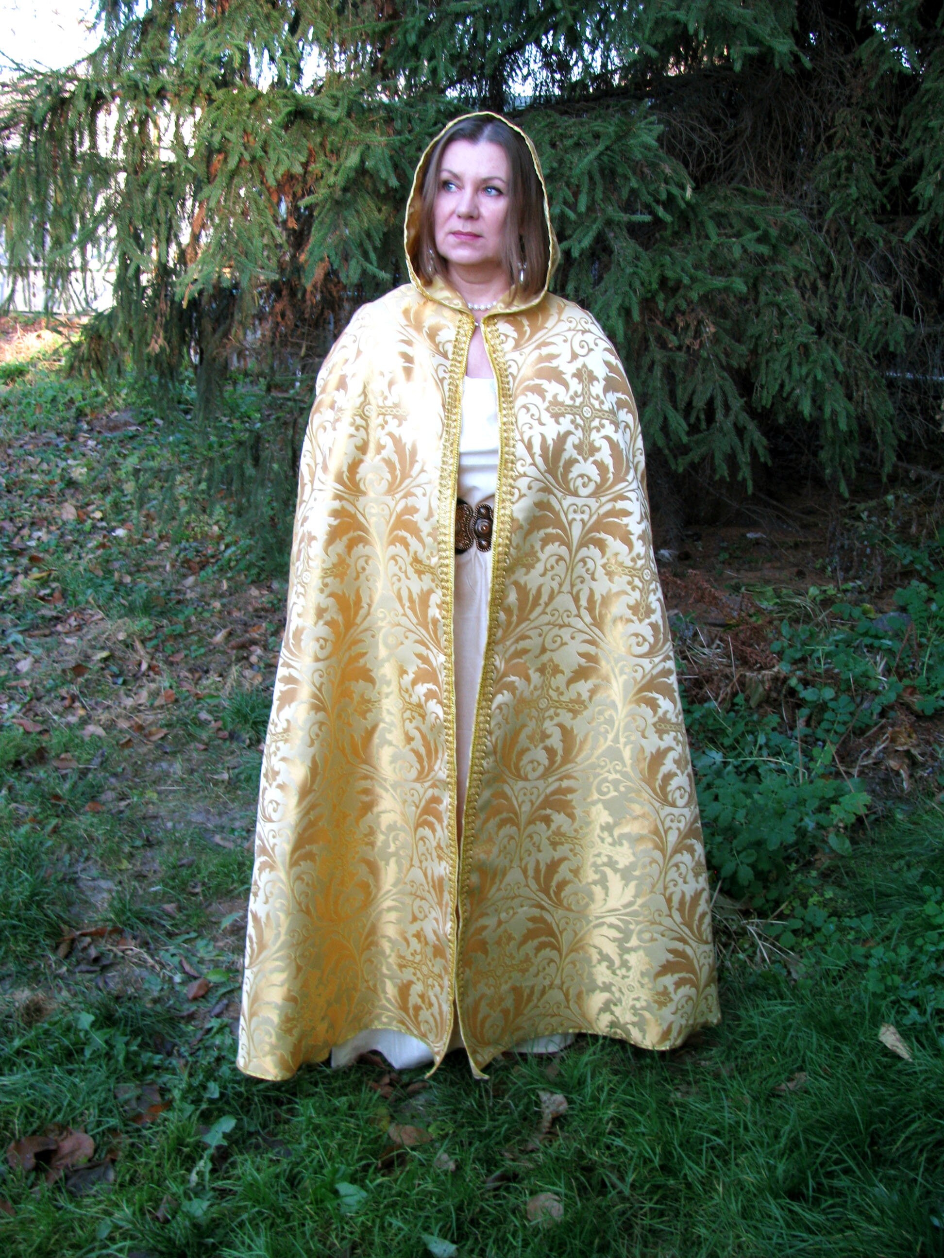Golden Jaquard Queen's Cloak Royal Hooded Cape With Beautiful Braid ...