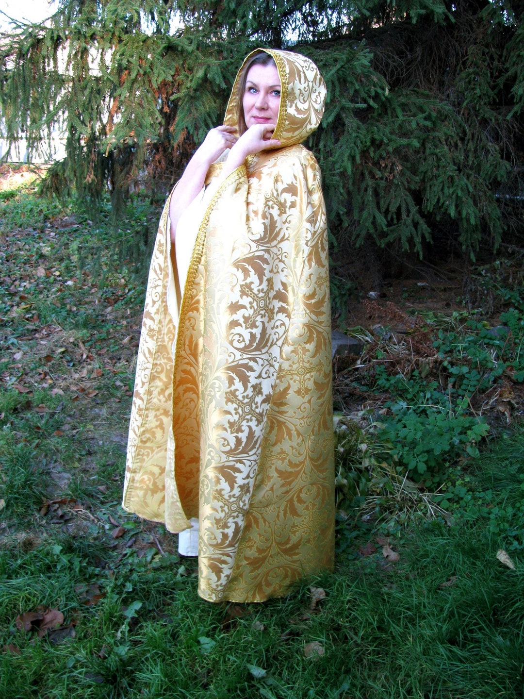 Golden Jaquard Queen's Cloak Royal Hooded Cape With Beautiful Braid ...