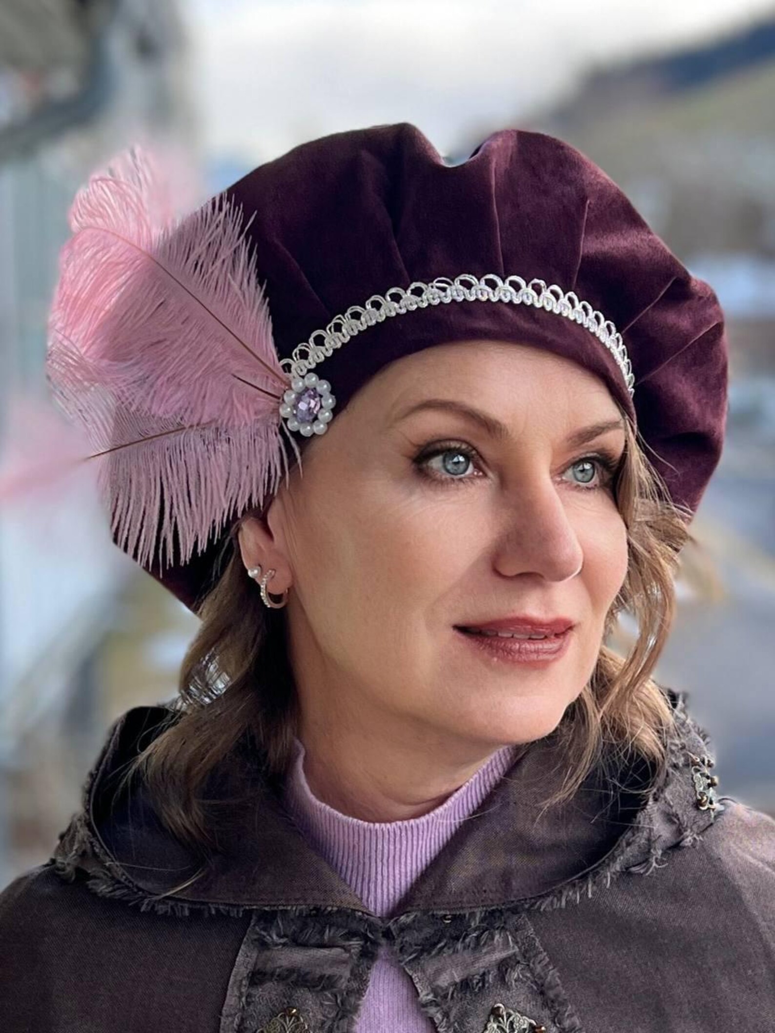 Renaissance Hat With Feather, Tudor, Medieval Hat, Velvet Beret With ...