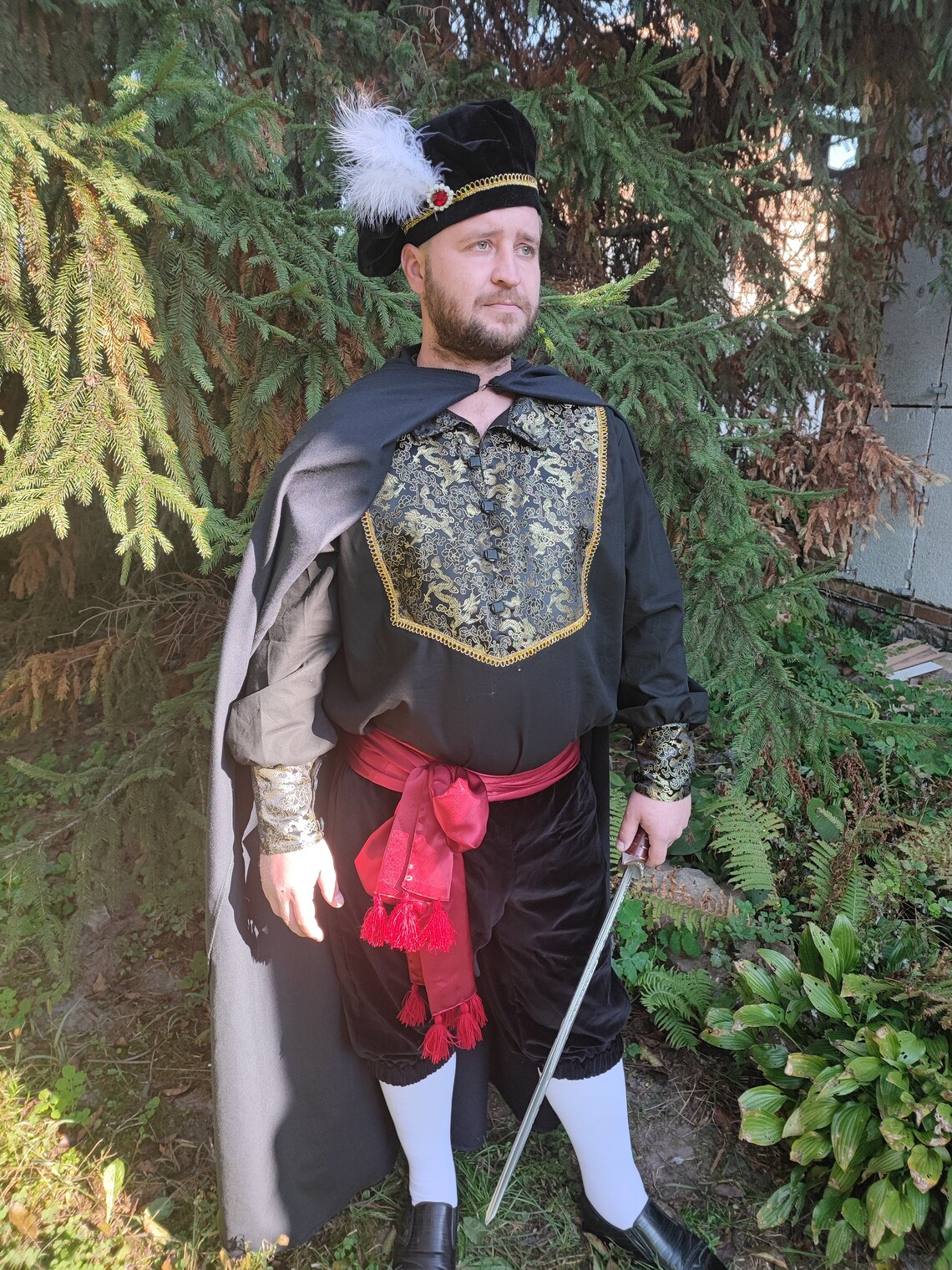 Black Medieval Hat With Feathers and Red Brooch Renaissansse Velvet ...