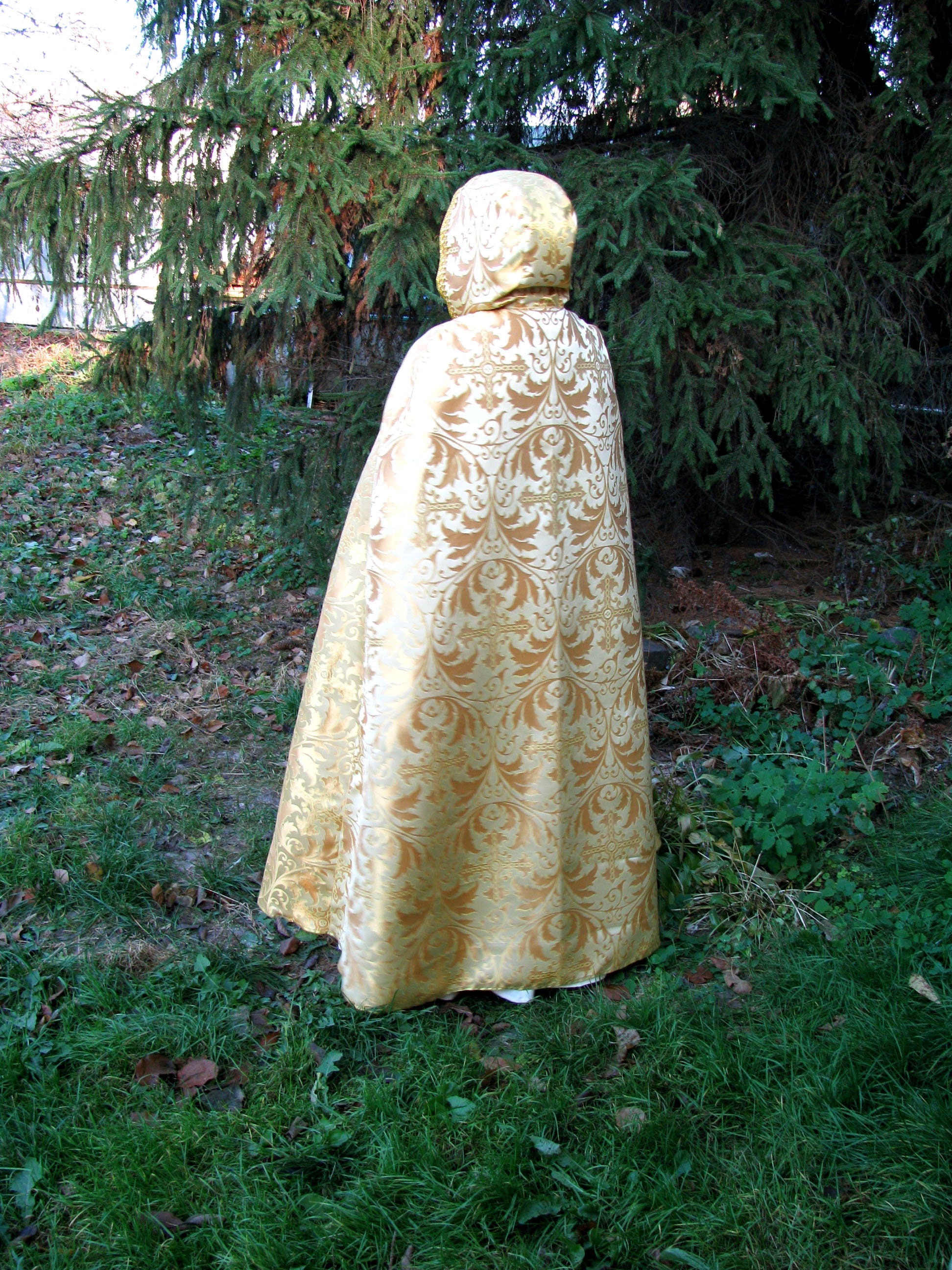 Golden Jaquard Queen's Cloak Royal Hooded Cape With Beautiful Braid ...