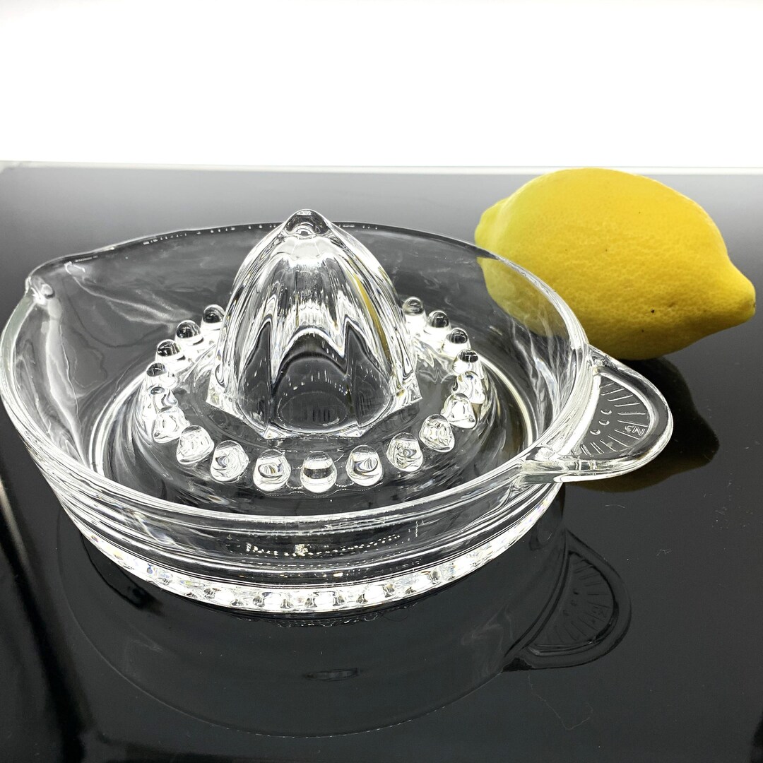 Vintage Reamer Hand Juicer Reamer With Spout Juice Extractor Kitchen ...