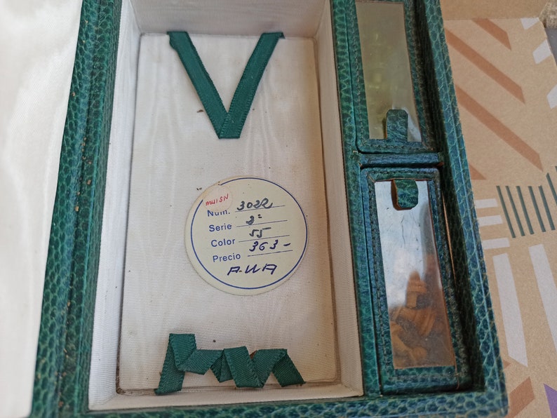 RARE 1950 Hand Carved Chess Antique Chess in Original Box - Etsy