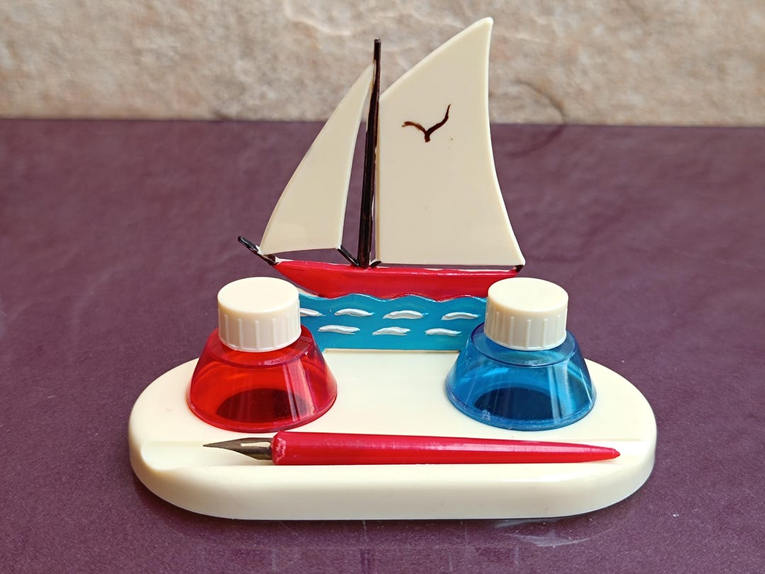 1960s Escribania Infantil Plastic Fountain Pen, Inkwell and Stand in ...