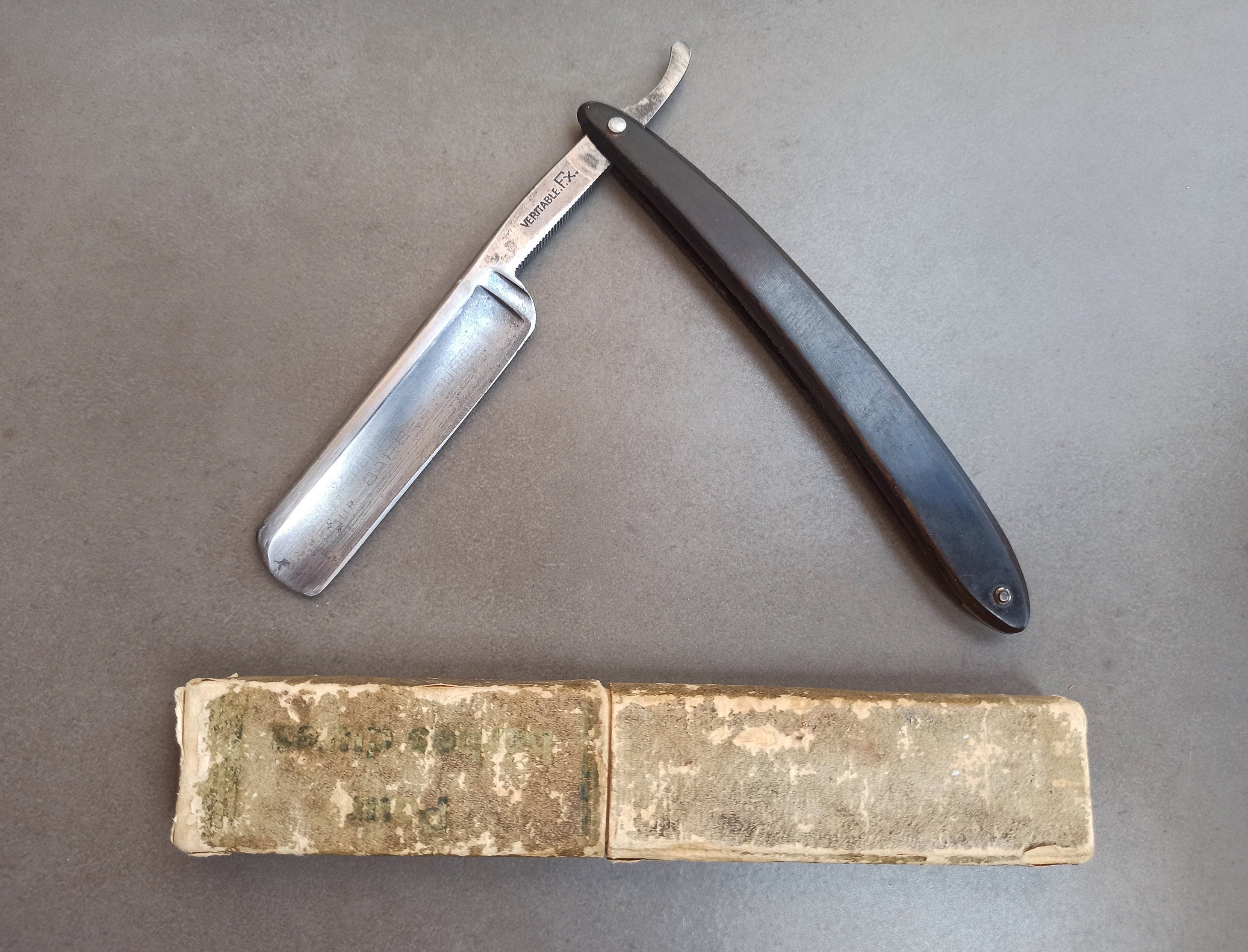 Vintage Straight Razor
