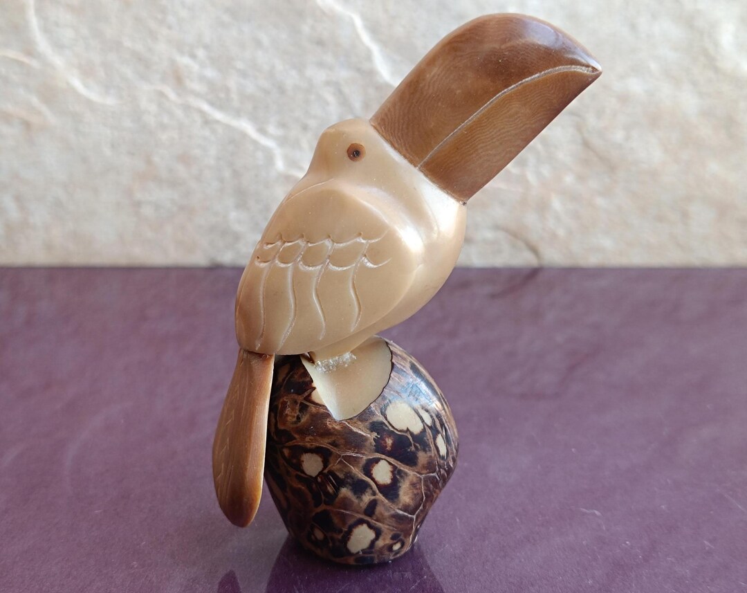 Tukan handgefertigt aus Tagua-Figur, Tukan-Figur auf Ständer, Tukan aus ...