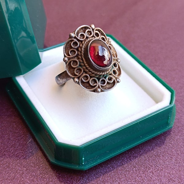 Vintage Garnet Ring - Etsy