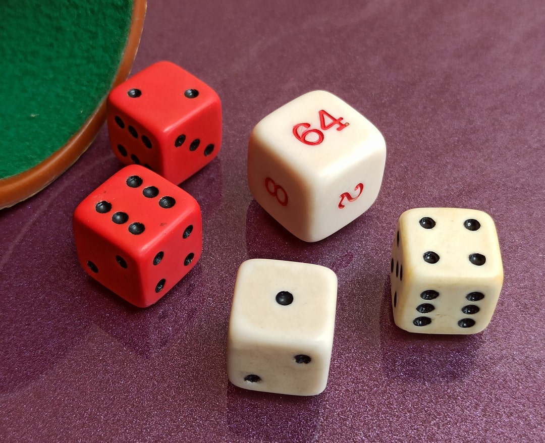 1950 Playing Dice With Throwing Glass, Dice in Original Box, Vintage ...