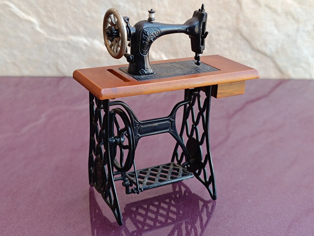 1980 Sewing Machine Scale 1:12, Doll House Miniatures, Artisan Handmade ...