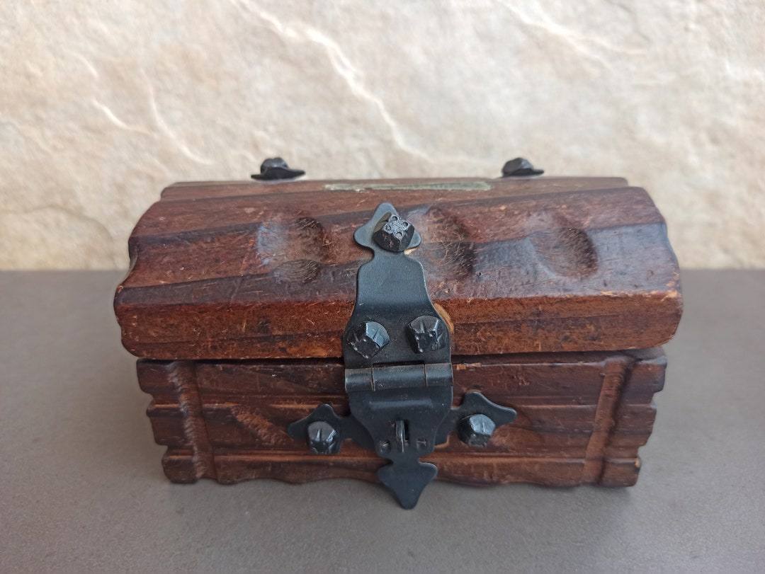 Treasure Chest, Wooden Chest, Vintage Chest, Chest Trunk Vintage, Old ...