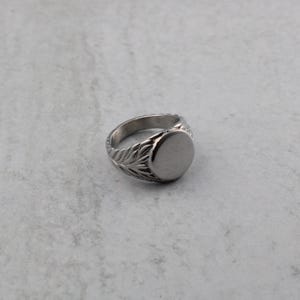 Silver Circle Signet Ring Wreath Stainless Steel 7-12 - Mens Statement ...