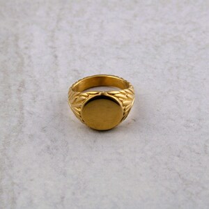 Gold Circle Signet Ring Wreath Stainless Steel 7-12 - Mens Statement ...