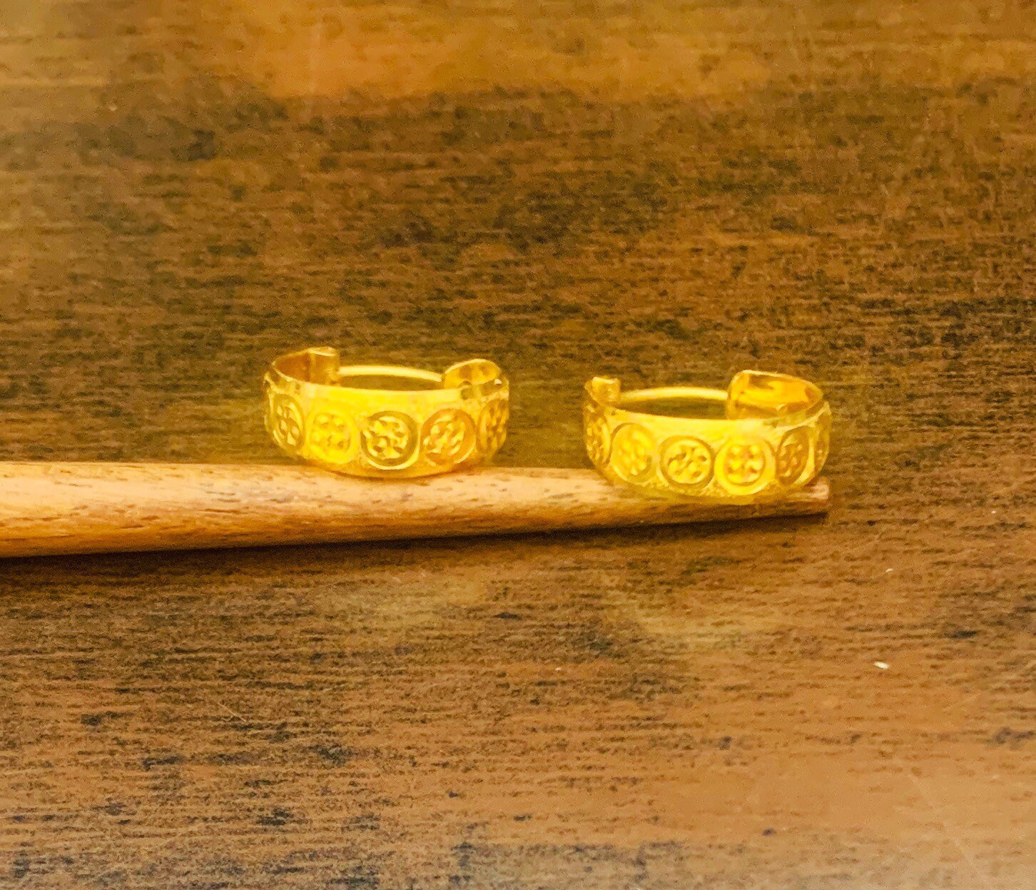 22k Gold Hoops Carved Gold Earring Solid Gold Hoops Tiny - Etsy