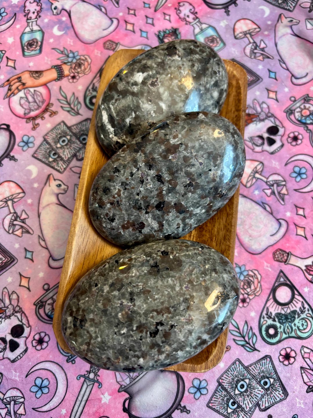 Emberlite Palm Stone* Yooperlite Palm Stone * Crystals * Witchcraft ...