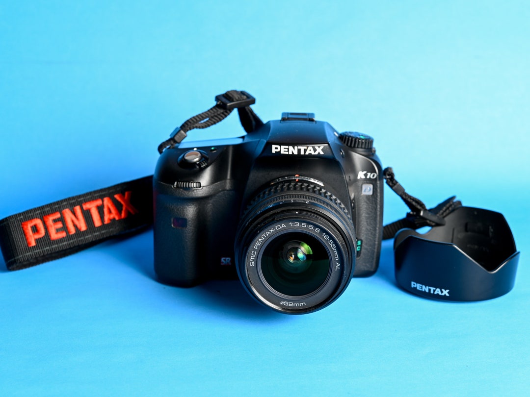 Legendary Pentax K10D With SMC 18-55mm Zoom Lens / 10.2 Megapixels APS-C CCD Sensor / Weather ...