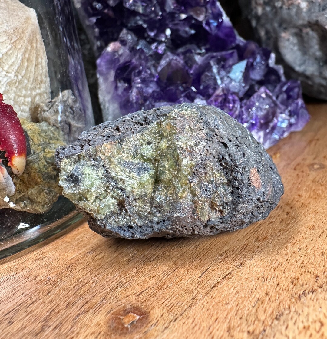 Peridot / Olivin / Olivine Cluster / Bombe Von Lanzarote an Vulkanstein ...