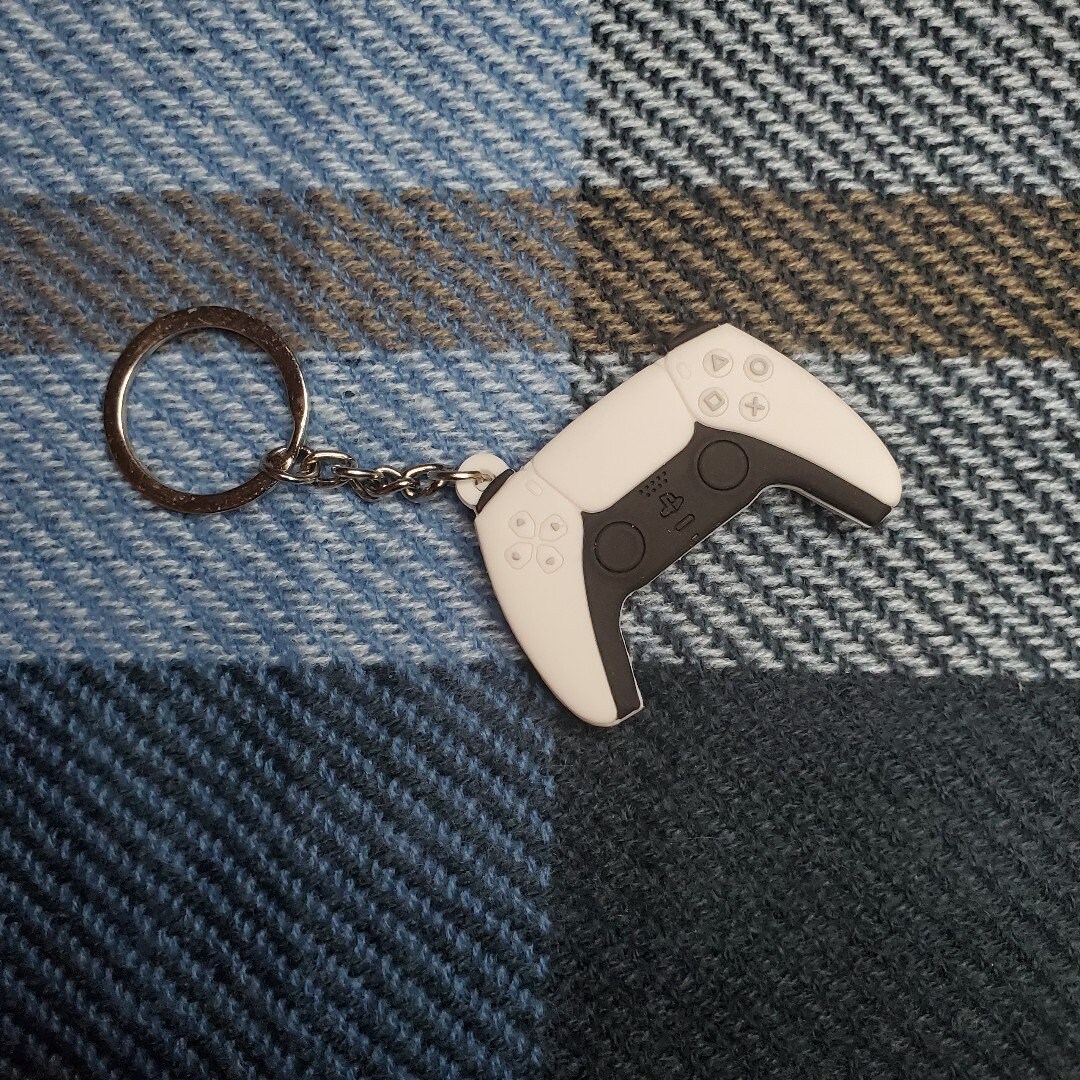 Video Game Controller Keychain 3 Colors Video Game Controller Keychain ...