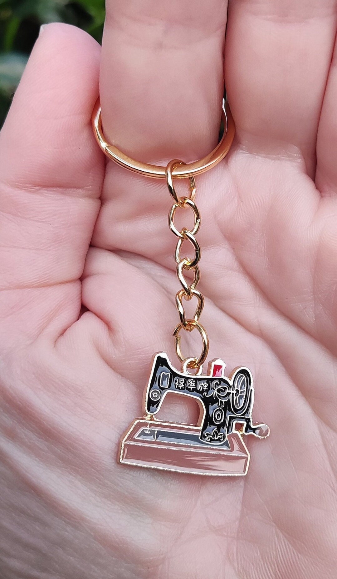 Retro Sewing Machine Keychain, Vintage Sewing Machine, Asian, Gold ...