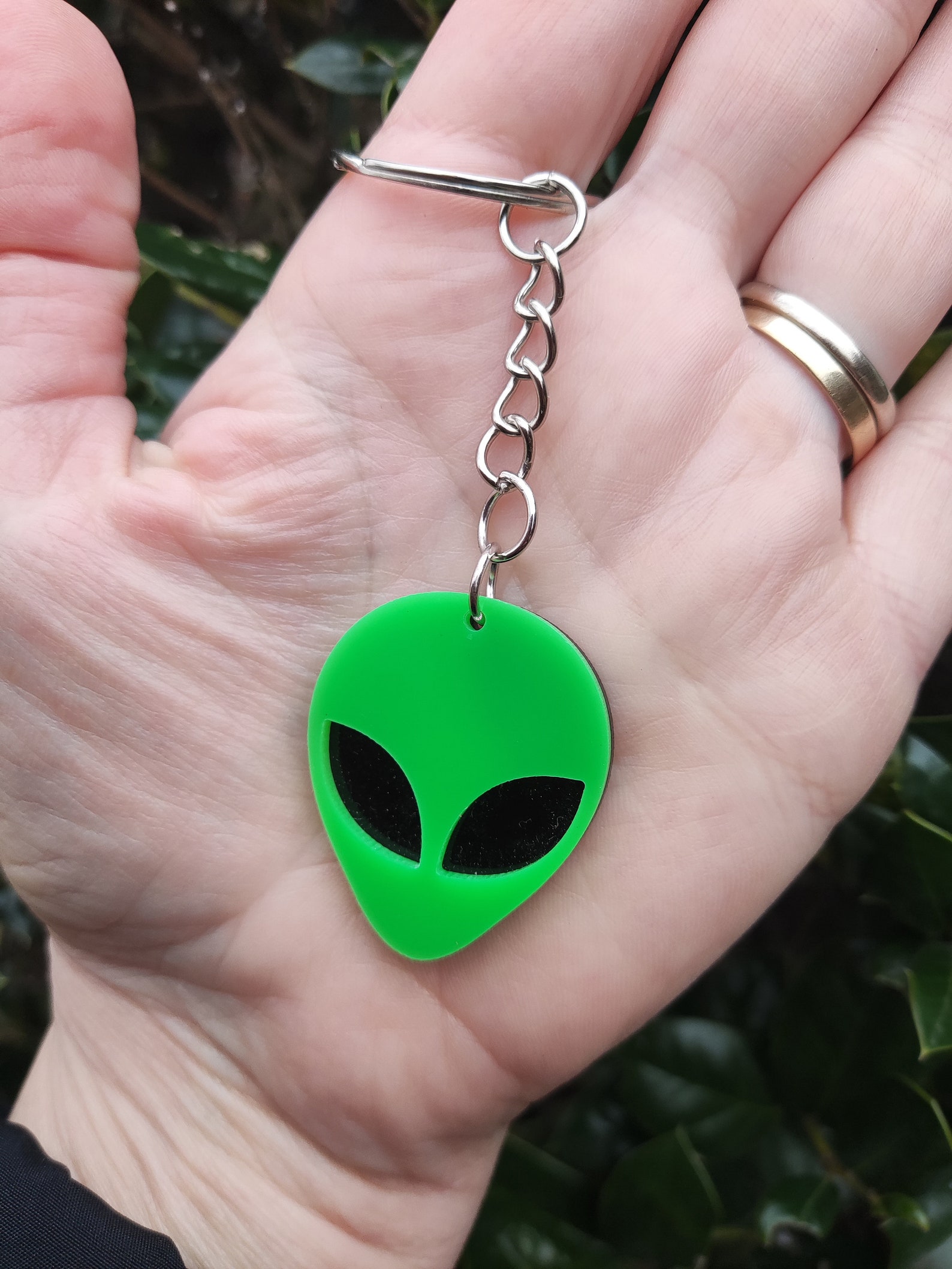 Alien Keychain, Acrylic Alien Head Keychain, Green Alien, Martian ...