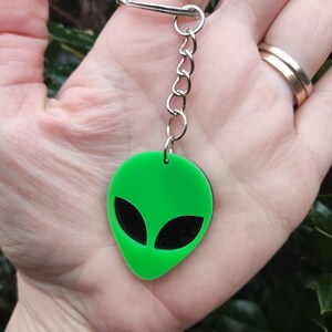 Alien Keychain, Acrylic Alien Head Keychain, Green Alien, Martian ...