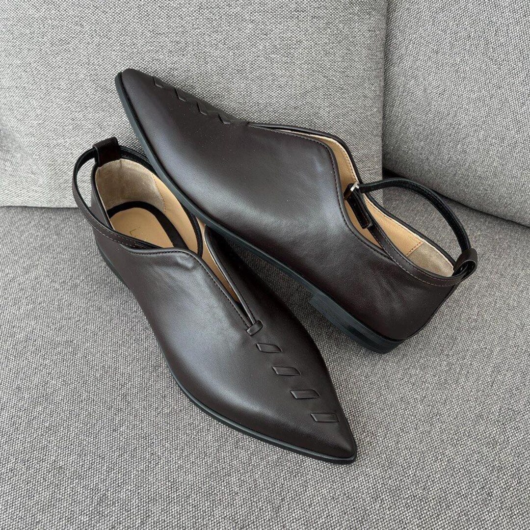 Black Ballet Flats With Notched Vamp V-cut, Decorative Stitches and ...