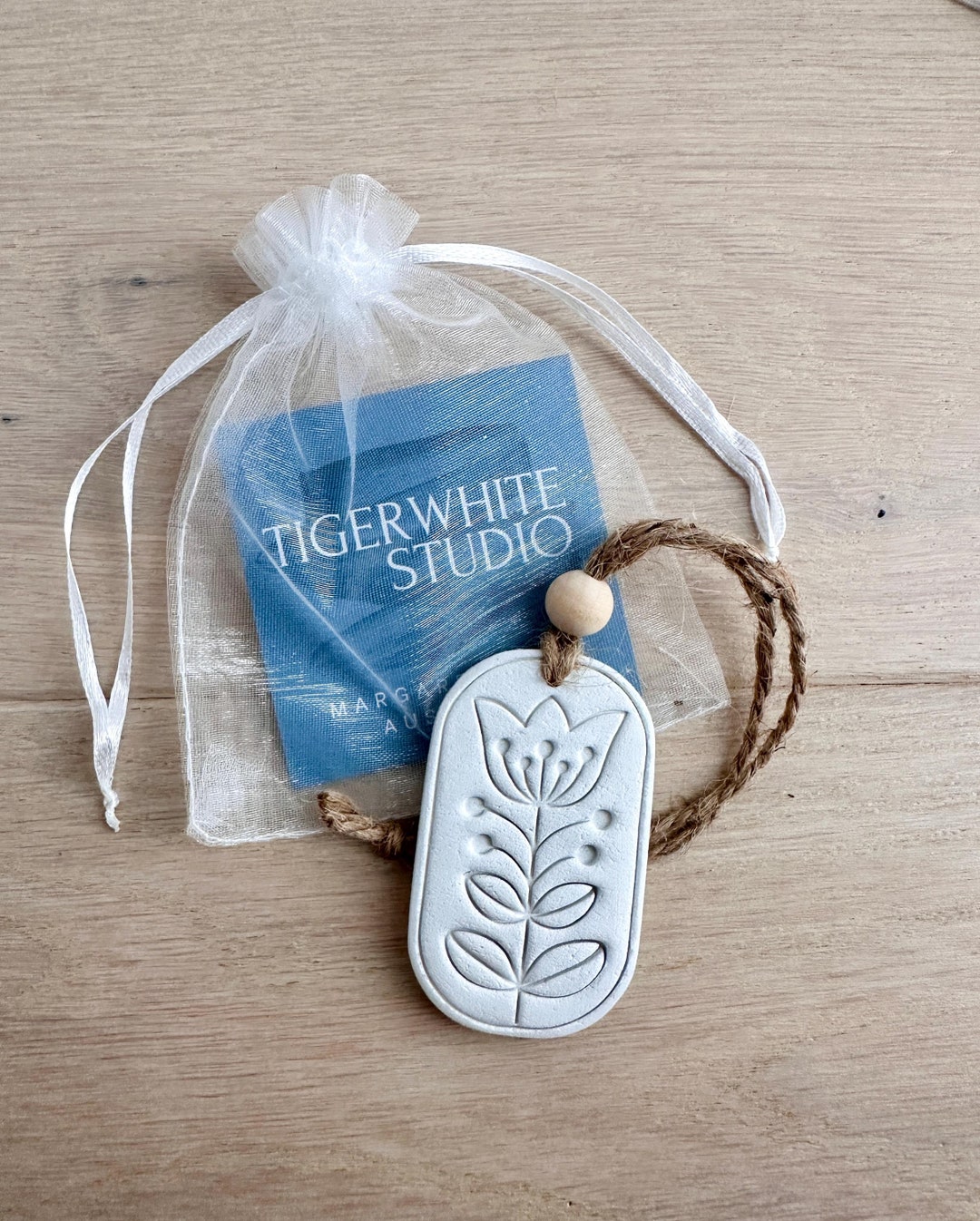 Clay 'floral' Oil Diffuser, Folk Art Style Eco-friendly Car Charm ...