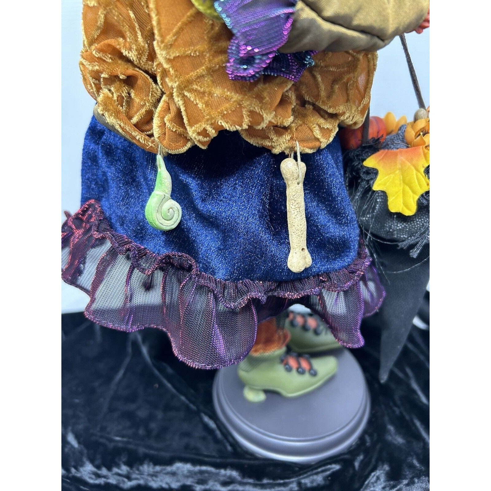 Halloween Witch Tabletop Statue Figurine 22 Spiders Pumpkins Bones Fun ...