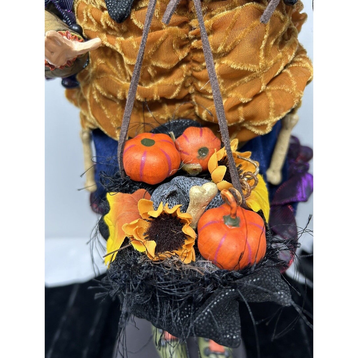 Halloween Witch Tabletop Statue Figurine 22 Spiders Pumpkins Bones Fun ...