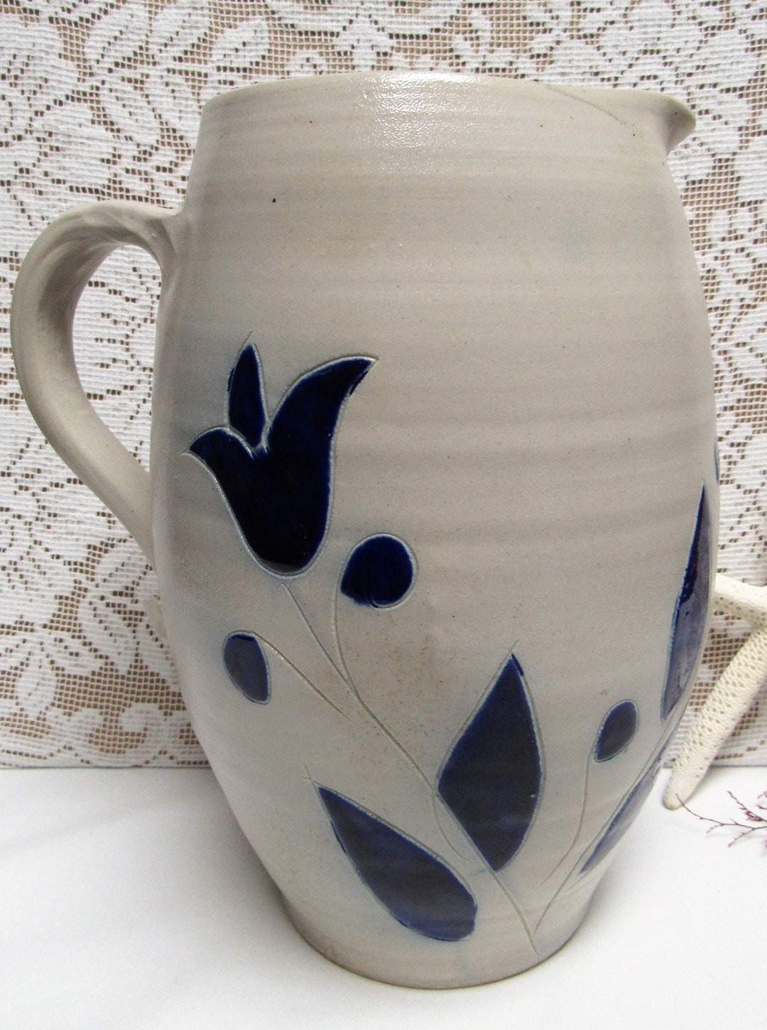 Vintage WILLIAMSBURG VA POTTERY Style Large Pitcher Cobalt Blue Incised ...