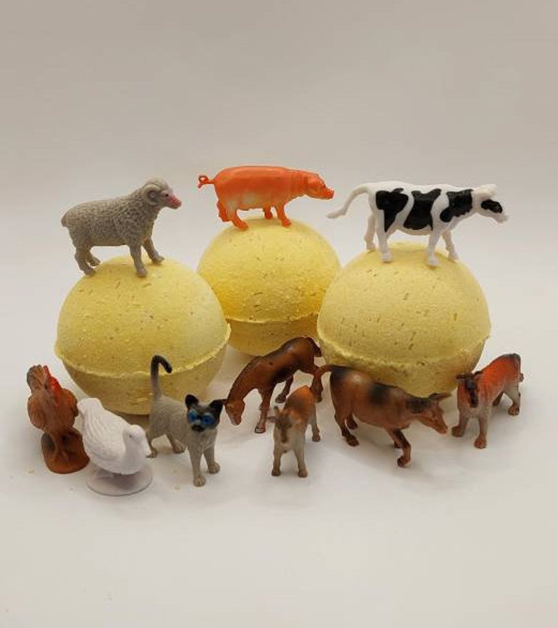 Farm Surprise Toy Bath Bomb's / Farm Animals / Plastic Toy | Etsy