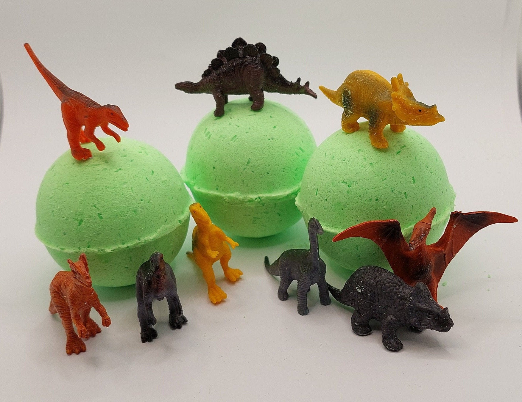 Dinosaur Surprise Bath Bomb / Aromatherapy / Bath Bombs / | Etsy