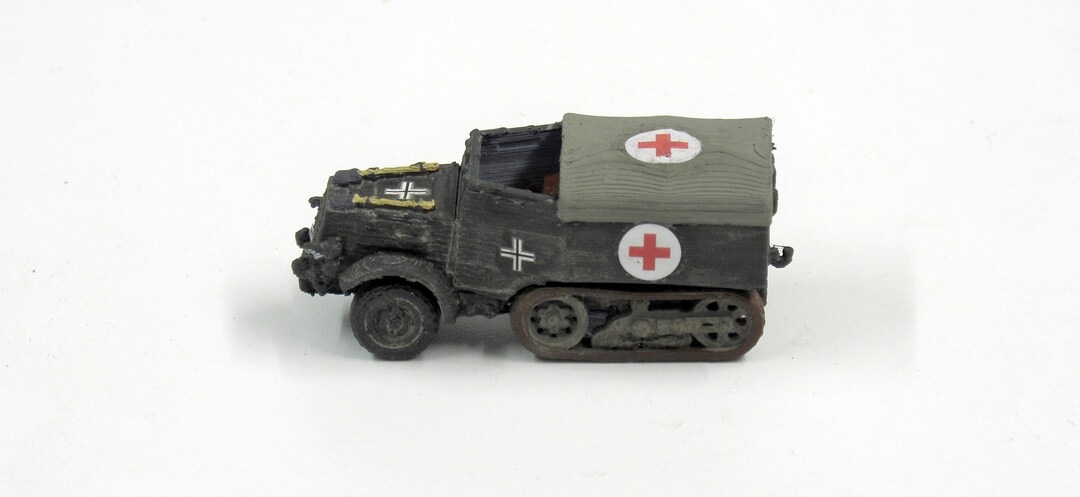 UNIC P107 Ambulance Model Kit | French Military Vehicle | Scale 1/100 1 ...